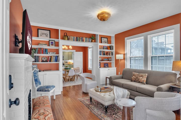 Colorful Cottage, Elegant Stay W/ Yard - Starkville, MS