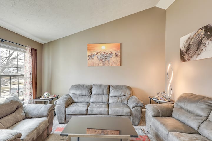 Private Yard & Patio: Spacious Retreat In Omaha! - Gretna, NE