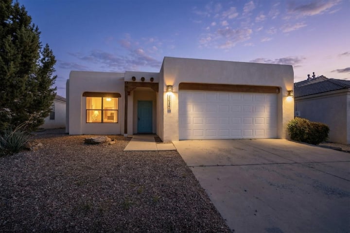 Home In Quiet Neighborhood|king Bd|private Yard - Albuquerque, NM