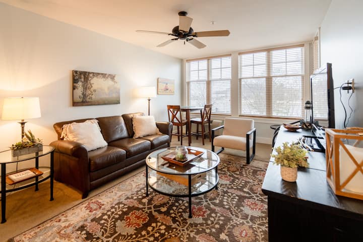 Lake Michigan Condo | Walk Everywhere | Epic Views - Grand Haven, MI