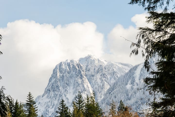 May Creek Peaks: View, Covered Spa, Private Acres - Gold Bar, WA