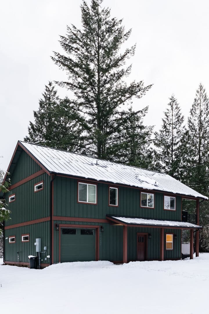 May Creek Peaks: View, Covered Spa, Private Acres - Gold Bar, WA