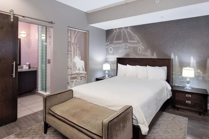 Queen Jr | Hotel Lafayette | Boutique Escape - Buffalo, NY