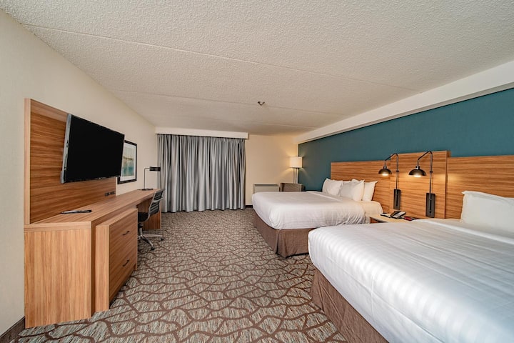 Wyndham Fallsview | 2 Queen | Casino Access - Niagara Falls