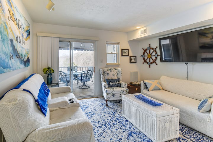 Boat & Relax On Smith Mountain Lake! Bright Condo - Smith Mountain Lake, VA