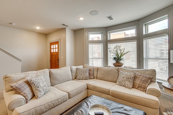 Hike, Golf & Unwind! Mtn-view Cedar City Townhome - Cedar City, UT