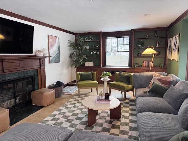 Lux Colonial Home:game Room, Home Theatre, Karaoke - Framingham, MA