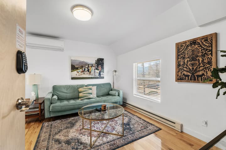 Modern Downtown Retreat | Walk To Dining & Shops - Colorado Springs, CO