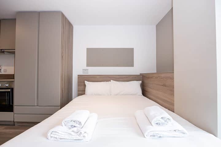 Studios For One Near Coventry Station - Coventry
