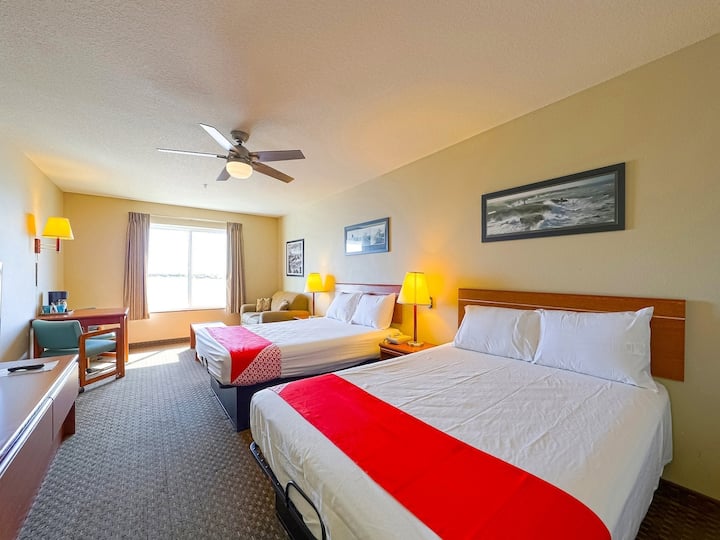 Double Queen Room - Bay View (Animal Friendly) - Lincoln City, OR