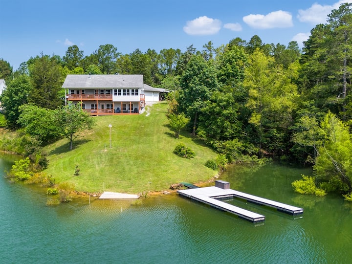 Secluded Lakefront: Views|dock|hot Tub| Pool Table - Sevierville, TN