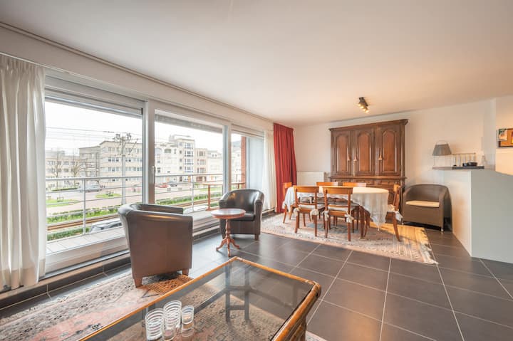 Spacious Seaside Apartment With Terrace - Blankenberge