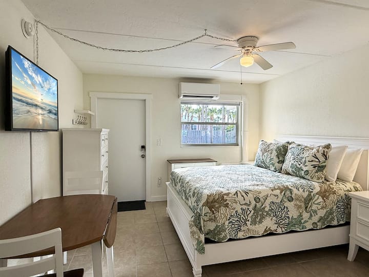 Venice Villas Studio – 2026 Remodel Poolside - Venice, FL