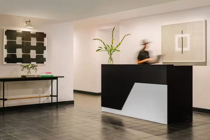 Walk To Barclays Center + Work Spaces & Free Wifi - Brooklyn, NY