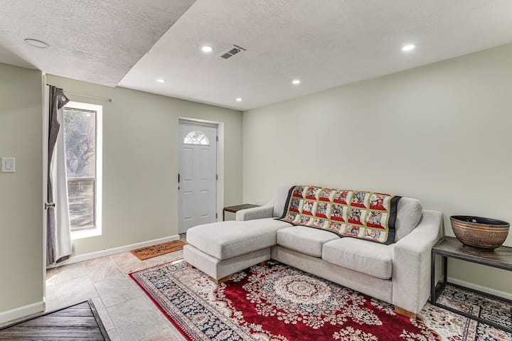 Near Bruce's Field, Downtown & Hospital! Cozy Unit - Aiken, SC