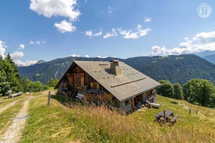 La Reine Des Aravis - Notre-Dame-de-Bellecombe