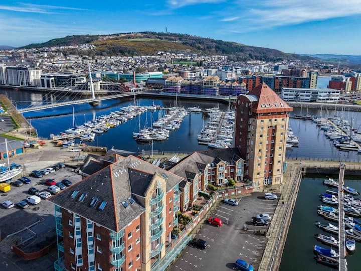 The Crows Nest - 1 Bed Apartment - Swansea Marina - Swansea, UK