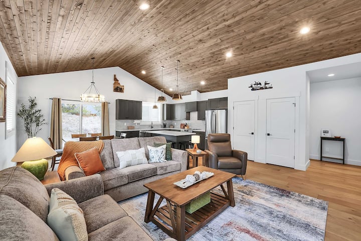 Spring Promos-airy Mccall Home Close To Everything - Payette Lake, ID