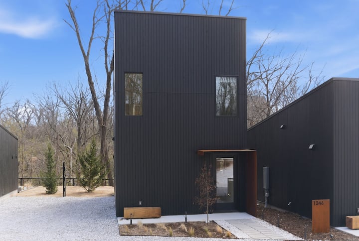 Black Apple Cabin | On Nwa Trail | Downtown - Bentonville, AR