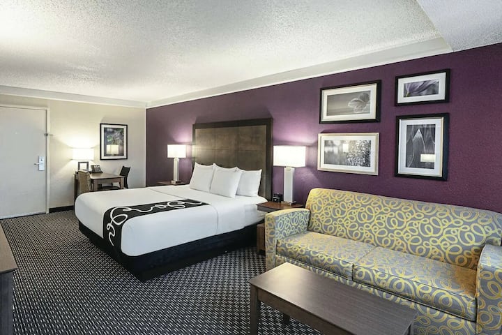 Deluxe King | Laquinta Lubbock | Near Texas Tech - Lubbock, TX