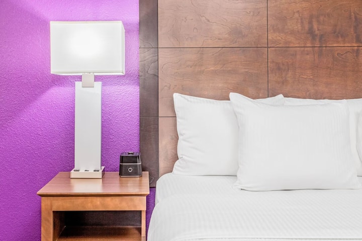 Laquinta Lubbock | Deluxe King | Free Breakfast - Lubbock, TX