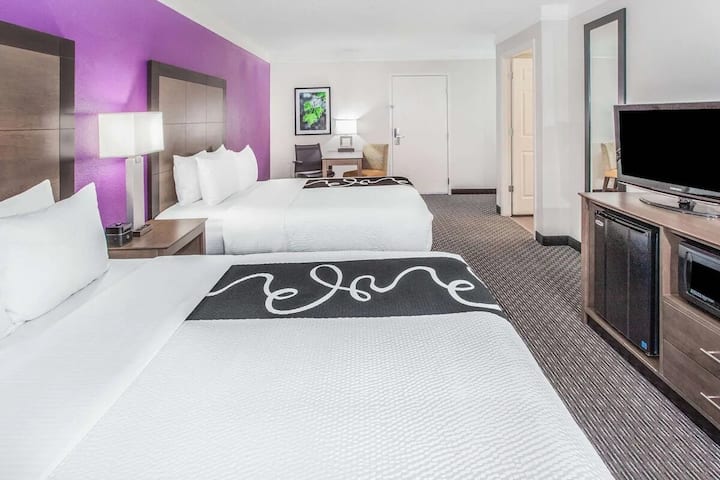 Laquinta Lubbock | 2 Queen | Near Medical Center - Lubbock, TX