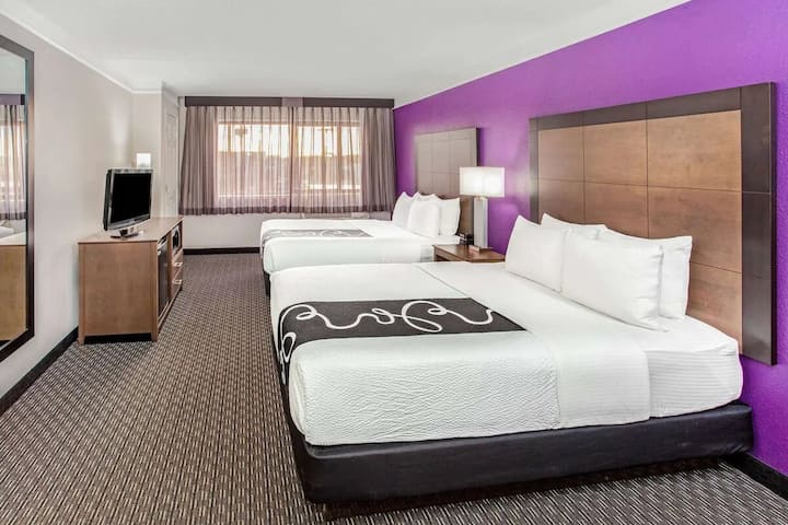 2 Queen | Laquinta Lubbock | Free Breakfast - Lubbock, TX
