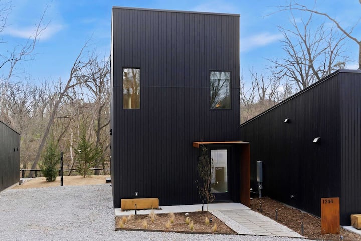Black Apple Cabin | On Nwa Trail | Downtown - Bentonville, AR