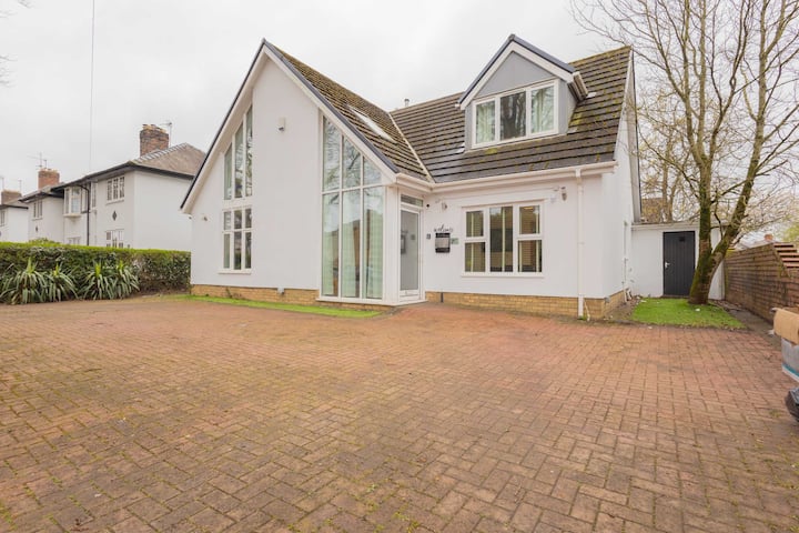 6br Mansion With Games Room & Hot Tub & Parking - Cardiff