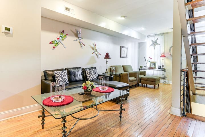 Walk To Patterson Park | Cozy Canton Retreat - Baltimore, MD