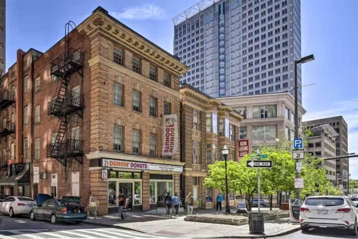 Downtown Stay Near Harbor & Stadiums - Baltimore