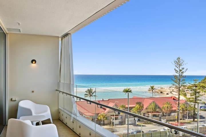 Miles At Kirra Point 604 - Beachfront Luxury - 3n - Coolangatta