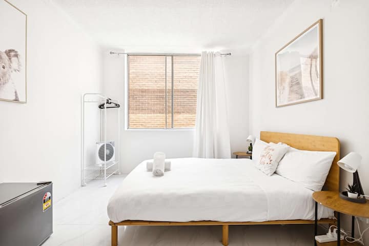 Sunlit Double Room | Steps To Cabra Markets & Eats - Liverpool