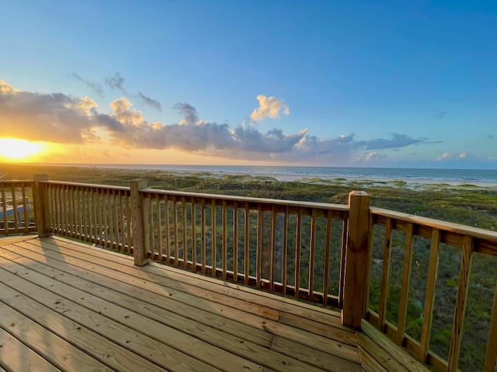 Coastal Retreat With Sweeping Beach Views - Matagorda Beach, TX