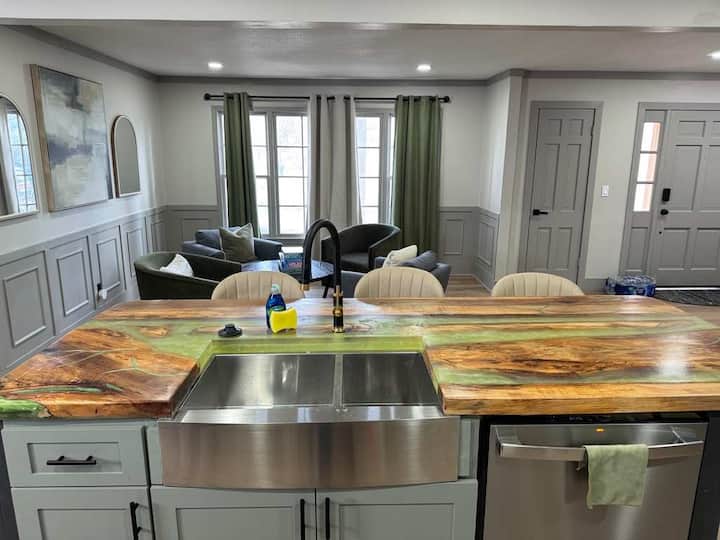 5br Family & Corporate Haven W/large Yard And Bbq - Decatur, AL