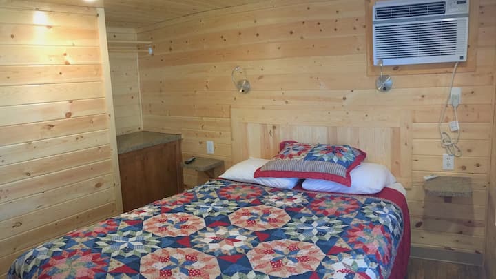Deluxe Loft Patio Cabin | 2 Rooms | Sleeps 8 - Steinaker State Park, Vernal