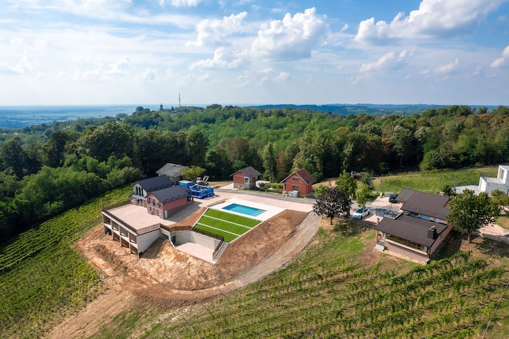 Vineyard Stay With Bathtub & Shared Pool - Kutina