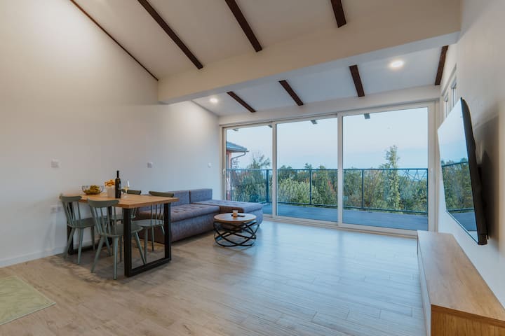 Small Vineyard Retreat With Pool & Terrace - Kutina