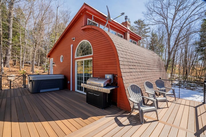 Bethel Ski Retreat | Hot Tub, Fire Pit, Dogs Ok - Greenwood, ME