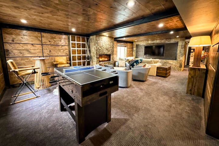 Teton Ranch Home W/large Family Room + Fireplace - Driggs, ID