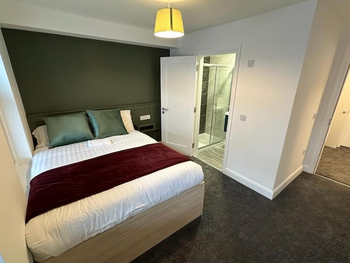 Mary Mullens Rooms -Triple Room - Galway