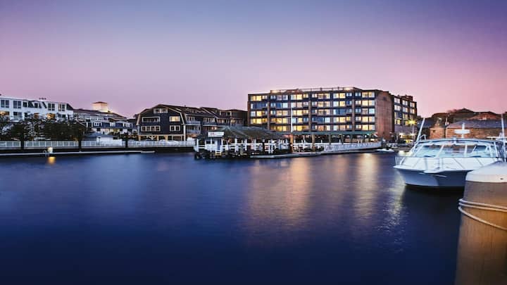 Newport Getaway Waterfront & Coastal Charm - Save The Bay Exploration Center & Aquarium