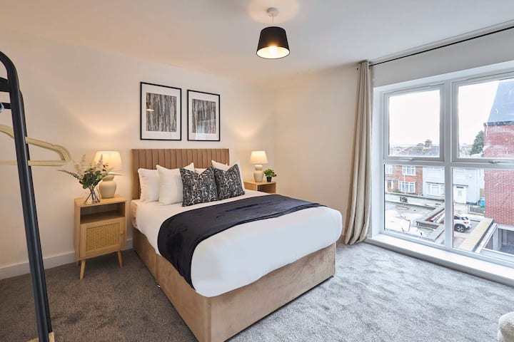 Host & Stay | 10 Queens Court - Liverpool