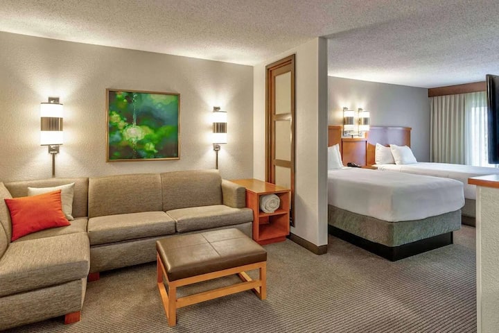 Wyndham Kc Airport | 2 Double Jr | Shuttle Service - Parkville, MO