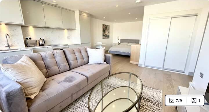 Stylish 1-bed Flat With City Views - Kingsdown - Bristol