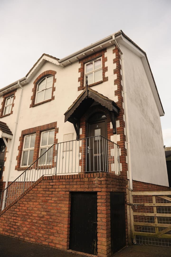 Scenic 3br Home With Sauna & Views - Carlingford