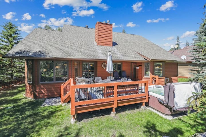 Scenic Silverthorne House - Hot Tub & Deck W Views - Silverthorne, CO