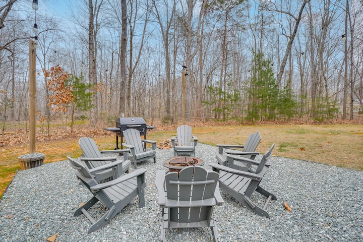 Family-ready Efland Home W/ Hot Tub + Deck - Hillsborough, NC