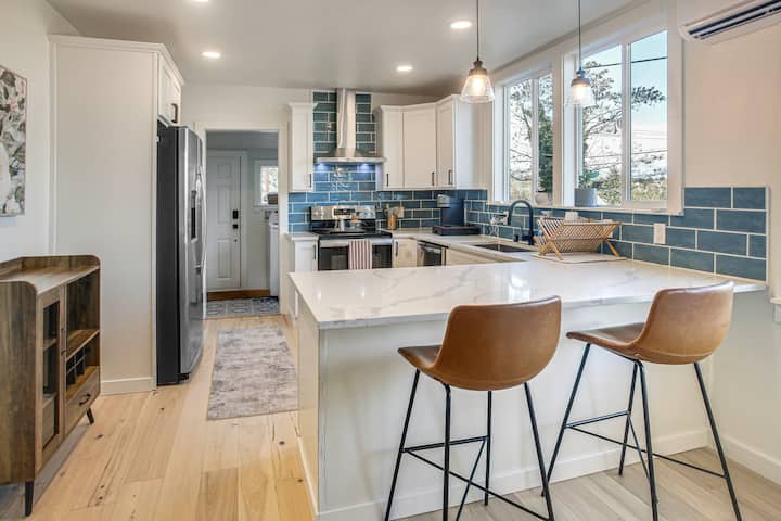 Walk To Shipyard: Bremerton Home W/ Patio! - Bremerton, WA