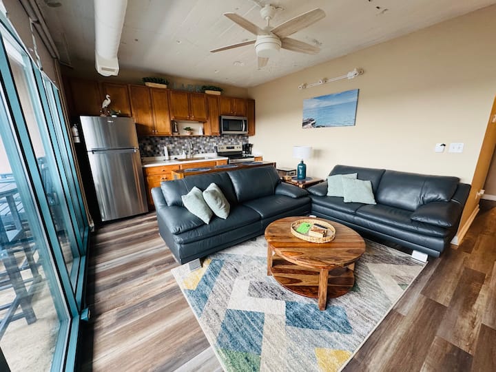 Pool Side Condo Just Minutes To Cedar Point! - Sandusky, OH